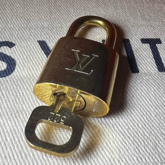 Louis Vuitton | Accessories | Louis Vuitton Lock And Key 322 Preowned ...